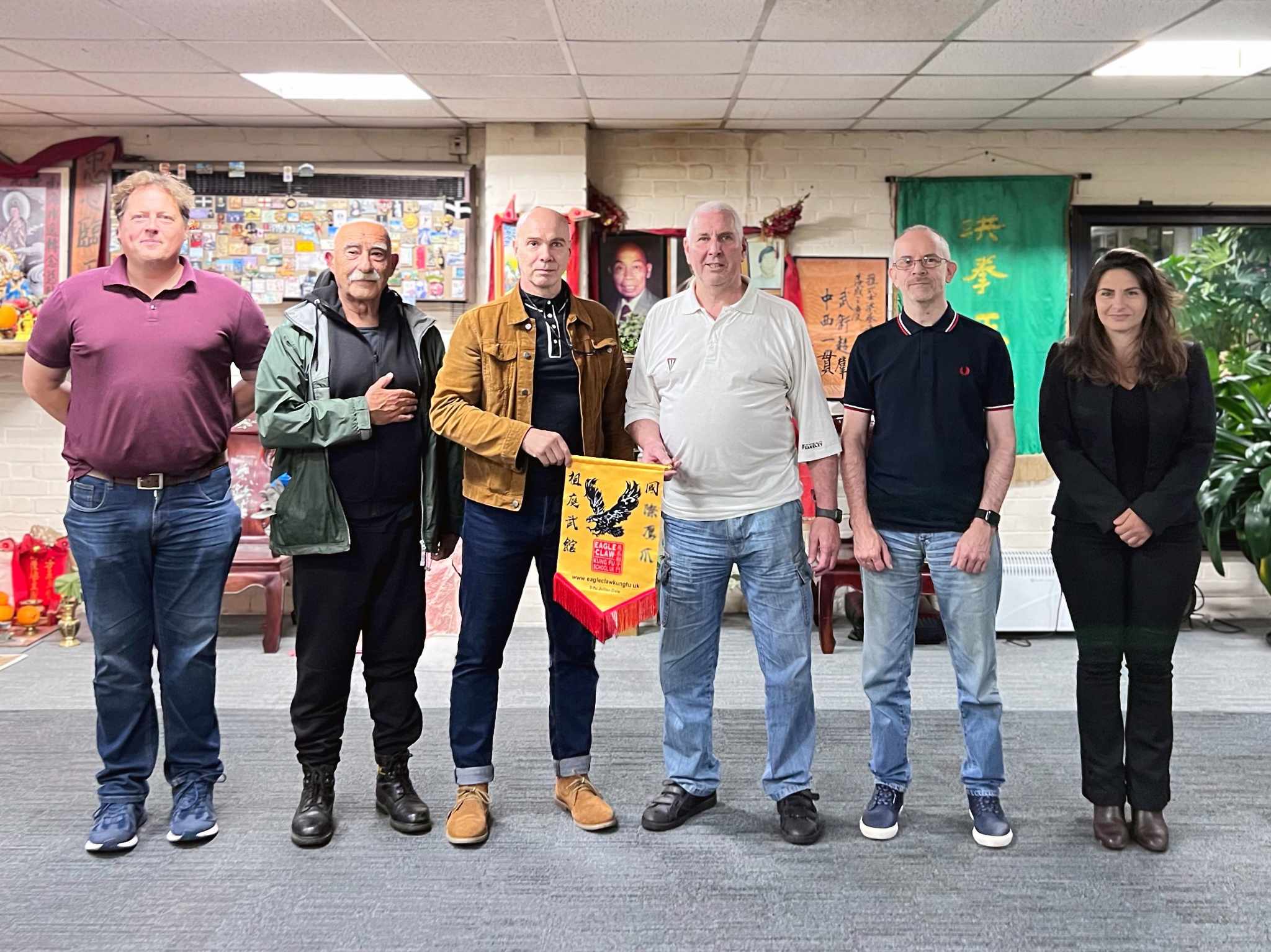 Eagle Claw & Hung Gar in friendship 鹰爪翻子門 - Eagle Claw Kung Fu School UK